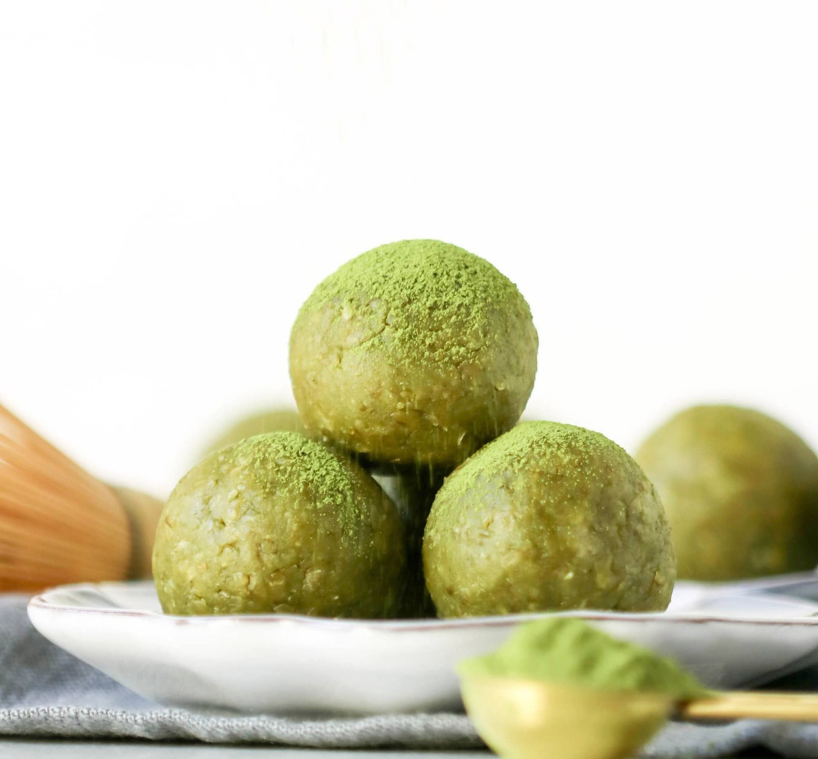 5 ingredient Matcha Green Tea Energy Bites Recipe - MasterOfCooking